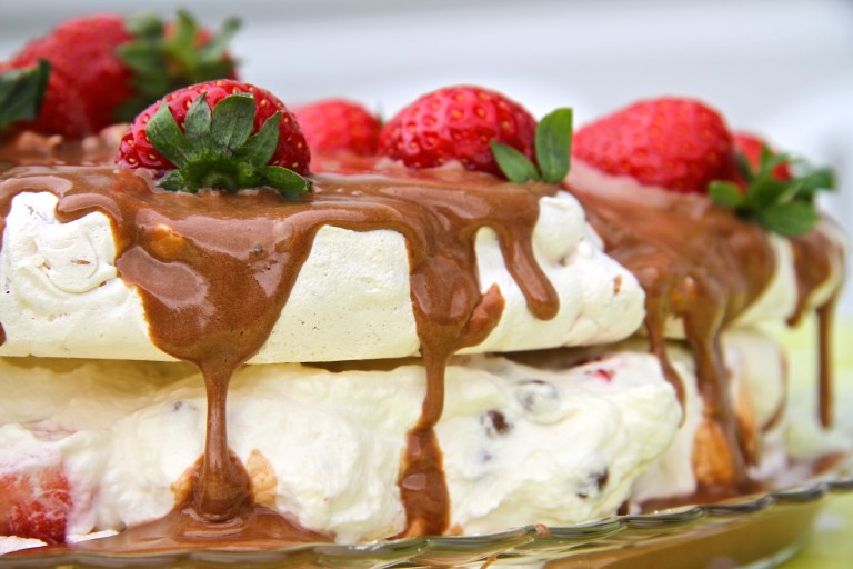 Kornflex marengsterta með karamellukurli | Eldhússögur